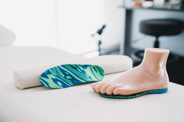 Pieds plats valgus : agir pour vontre confort